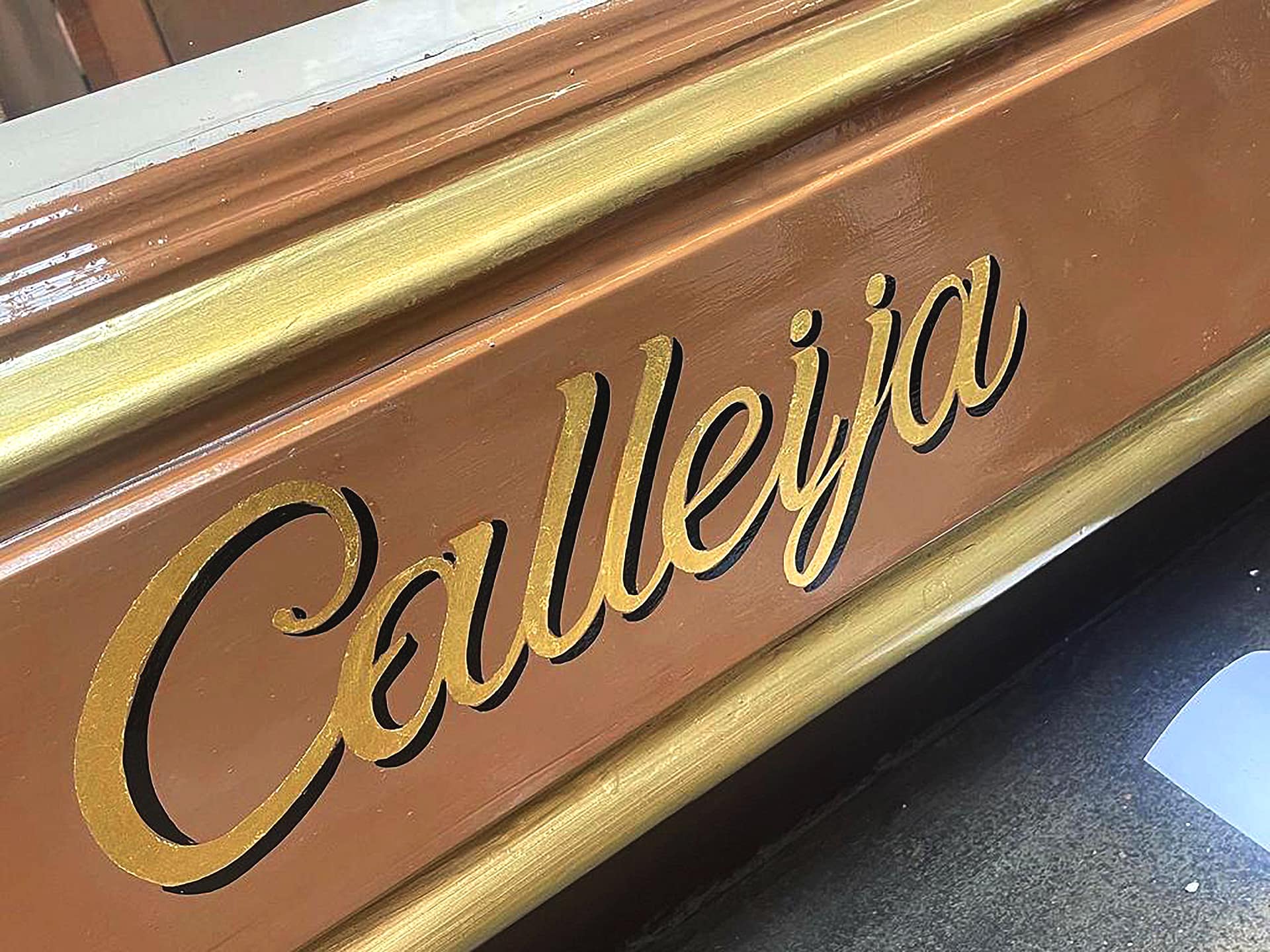 gilding, gilding, gilder gold leaf, handpainted signs, Murals, muralist ...